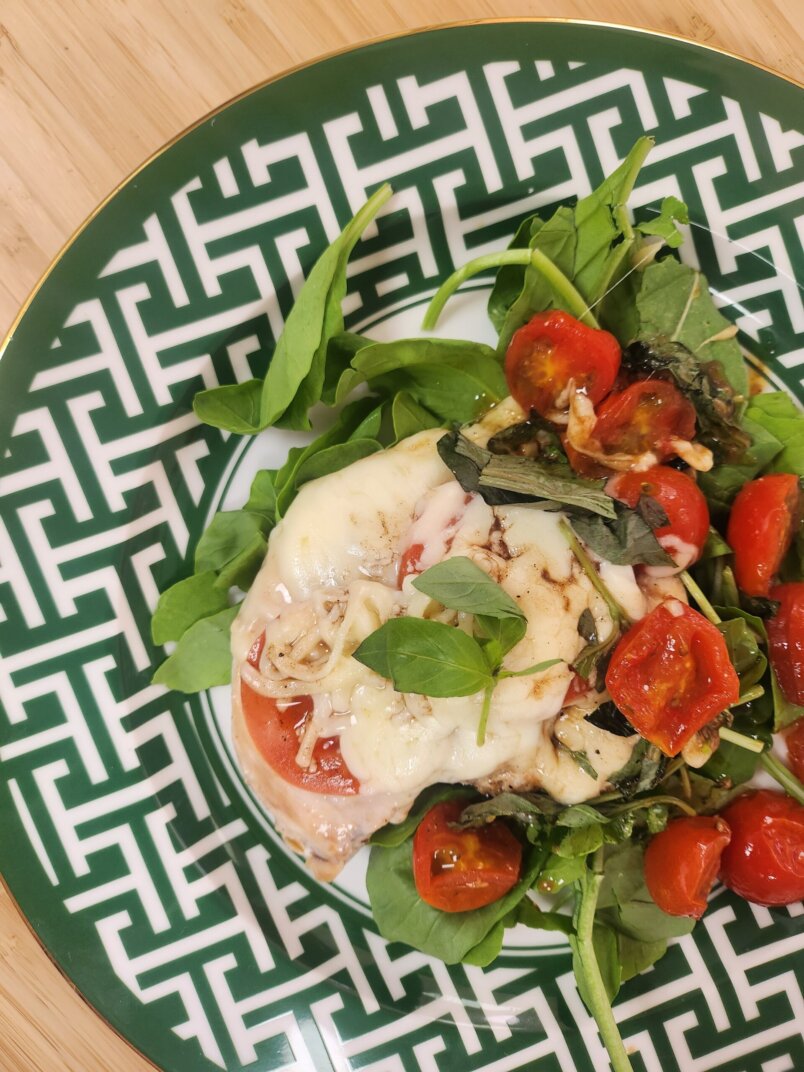 Caprese Chicken Salad: A Delicious and Easy Recipe - ya hungry?