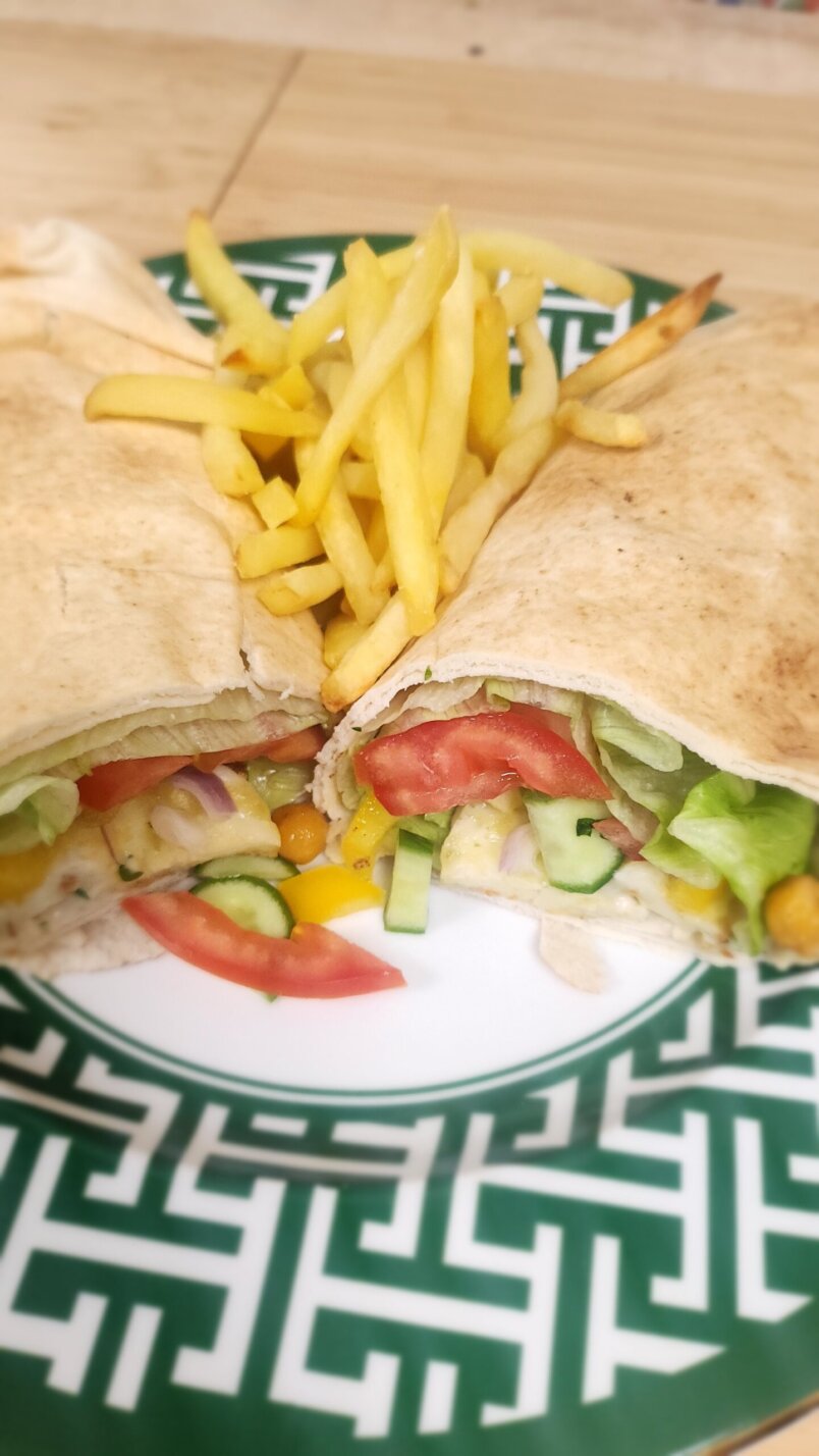 Halloumi Wrap with Crispy Chickpeas and Tahini Sauce - ya hungry?